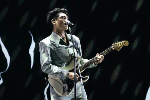 GREY D tỏa sáng năm 2023, tự hào khi diễn trong đêm nhạc Maroon 5 ...