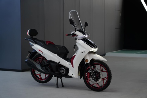 Xe máy lạ khiến dân mạng xôn xao: Trông như Honda SH, nhưng là xe số ...