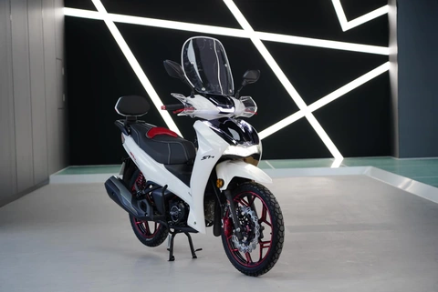 Xe máy lạ khiến dân mạng xôn xao: Trông như Honda SH, nhưng là xe số ...