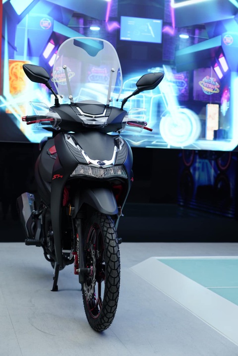 Xe máy lạ khiến dân mạng xôn xao: Trông như Honda SH, nhưng là xe số ...