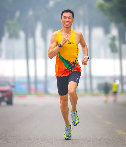 Kỹ sư IT chạy hơn 8.000km trong 365 ngày - Tuổi Trẻ Online