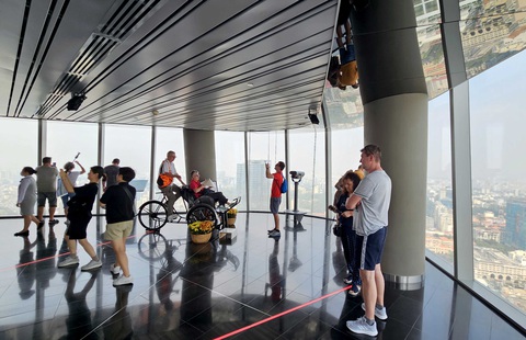 Cửa hàng trong Bitexco ‘cửa đóng then cài’, chuyện gì vậy? - Tuổi Trẻ ...