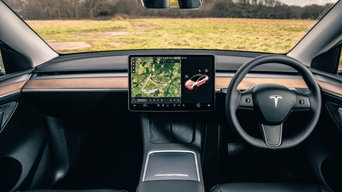 Bóc trần 6 điểm bất tiện của Tesla Model Y - Tuổi Trẻ Online
