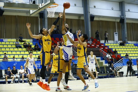 Màn trình diễn trái ngược của các ngoại binh VBA - Tuổi Trẻ Online