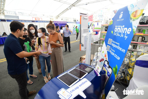 Ở lễ hội không tiền mặt, chỗ nào cũng thấy có quà - Tuổi Trẻ Online