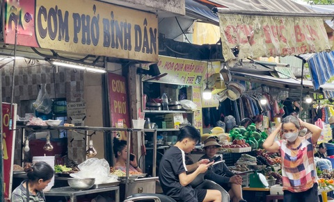 Quán 'cơm bình dân' 160.000 đồng/suất bị đóng cửa - Tuổi Trẻ Online