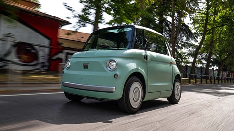 Ô tô điện mini vượt trội đối thủ: cửa chăng dây, vòi sen tắm ngoài ...