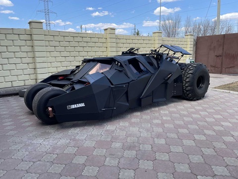 Batmobile 'siêu to siêu khổng lồ': Trông rất đồ sộ nhưng thực tế chỉ ...