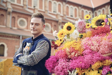 Kyo York hát lại ca khúc Sắc xuân Việt từng được Phi Nhung thể hiện ...