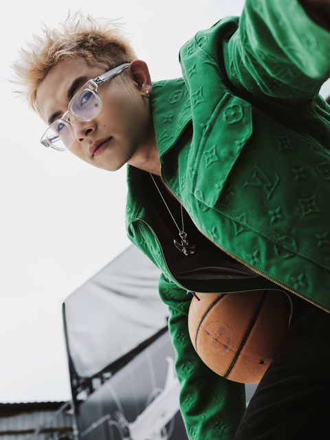 Ricky Star bắt đầu ngày mới bằng tô phở nóng hổi - Tuổi Trẻ Online