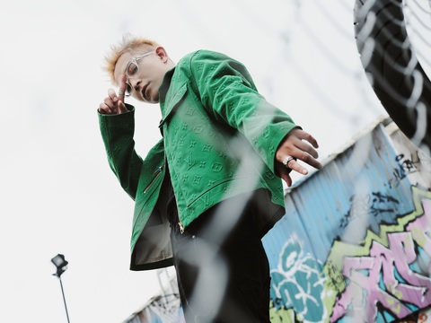 Ricky Star bắt đầu ngày mới bằng tô phở nóng hổi - Tuổi Trẻ Online