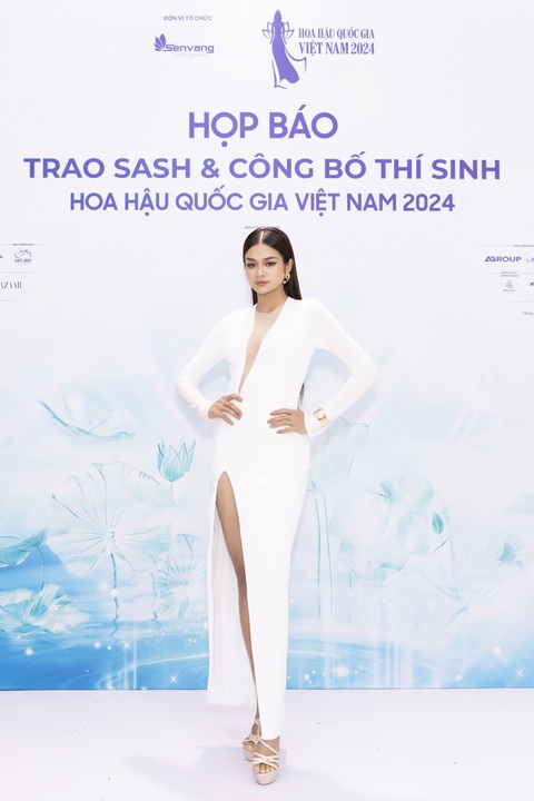 Hoa hậu Quốc gia Việt Nam sẽ khoác phượng bào khi đăng quang - Tuổi Trẻ Online