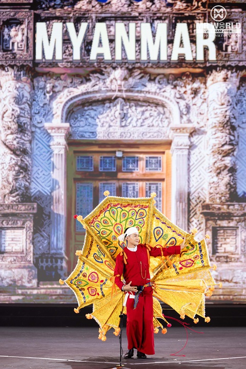 Loạt trang phục ấn tượng đêm National Costume của Mr World - Tuổi Trẻ ...