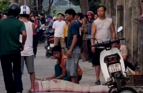 Bắn hạ trâu ‘điên' lao ra đường húc chết người - Tuổi Trẻ Online