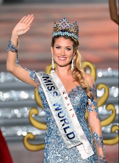 Đầm hồng có thật sự mang lại may mắn tại Miss World? - Tuổi Trẻ Online