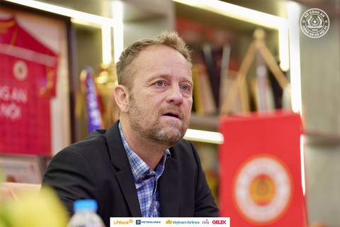 HLV Alexandre Polking chính thức dẫn dắt CLB Công An Hà Nội - Tuổi Trẻ ...