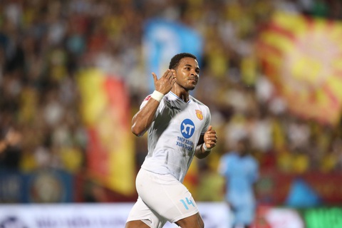 Rafaelson lập hat-trick giúp Nam Định bỏ xa đội nhì bảng 8 điểm - Tuổi ...