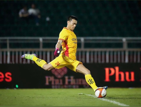 Thủ môn Bùi Tiến Dũng trở lại CLB TP.HCM - Tuổi Trẻ Online