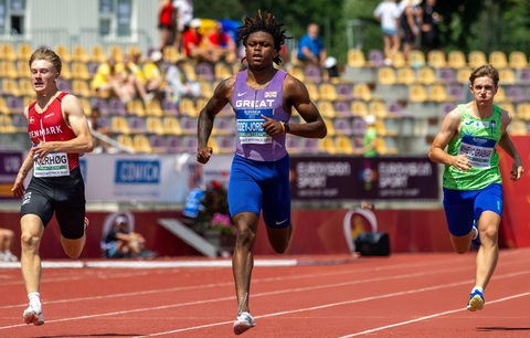 Mở đầu dẫn xa đối thủ, VĐV điền kinh đột ngột giảm tốc bất thường để ...