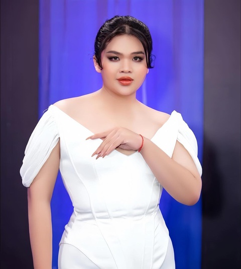 Huy Hoàng: Cô nàng nhai mic 'rộp rộp', dịch mượt như lụa giúp Tường San giành á hậu MIQ 2024 ...