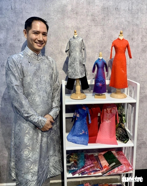 Mở workshop áo dài mini, mong áo dài sớm trở thành quốc phục - Tuổi Trẻ ...