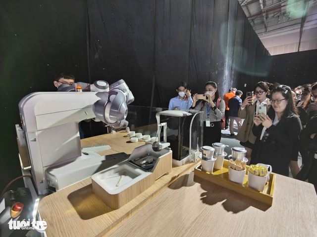 Tại FPT Techday 2022, robot do người Việt chế tạo cõng được cả tấn | VOZ