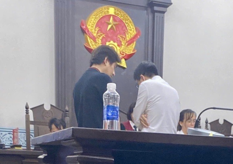 Vụ kiện liên quan công ty Sơn Tùng M-TP: Tòa có micro nhưng không mở ...