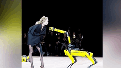 Robot đổ xăng tự động đang được thử nghiệm ở Trung Quốc - Tuổi Trẻ Online