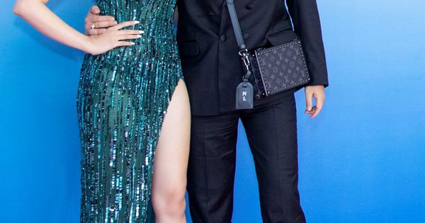 Nathan Lee cùng 4 vệ sĩ tham dự show diễn thời trang của bạn thân ...