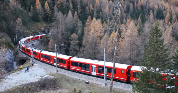 Video: Ngắm đoàn tàu chở khách dài nhất thế giới, gần 2.000m - Tuổi Trẻ ...