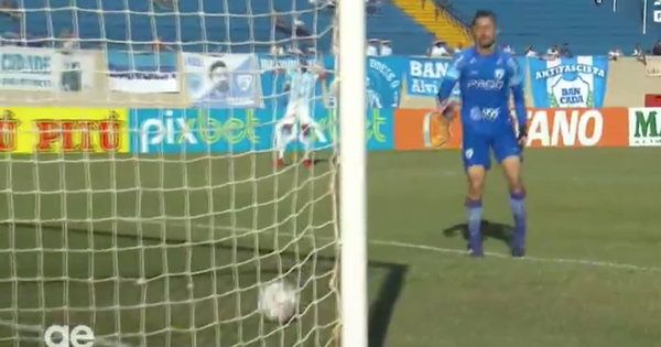 Thủ môn Brazil bỗng dưng nổi tiếng vì bàn thua ngớ ngẩn - Tuổi Trẻ Online