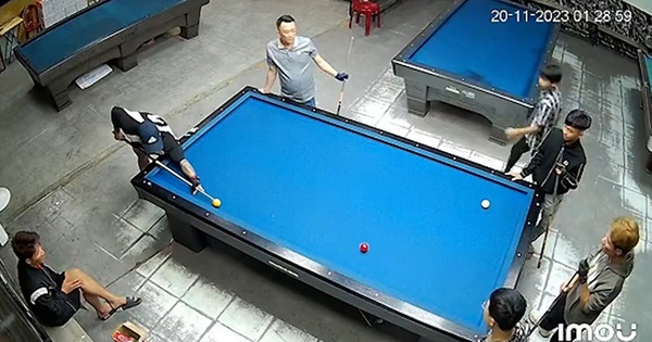 Chàng trai cười khoái chí khi lượm được bida rùa 6 băng