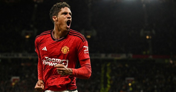 Man United vất vả giành 3 điểm đầu tiên