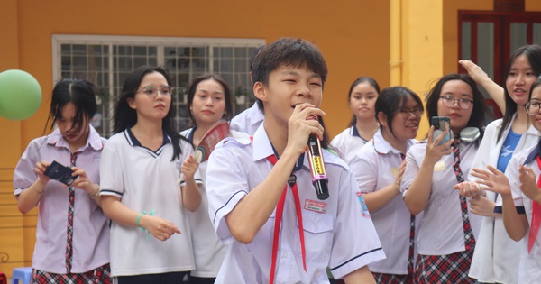 Teen lớp 9 hào hứng khám phá Trường THPT Ten Lơ Man