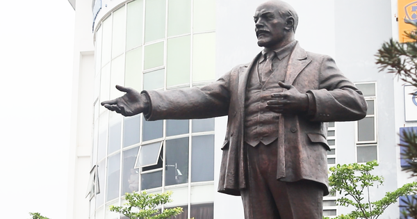 Tượng đài Lênin ở thành phố Vinh đã được khánh thành - Tuổi Trẻ Online