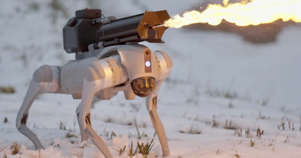 'Hot dog chính hiệu' - Robot chó phun lửa đầu tiên trên thế giới ...
