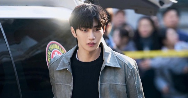 Nam thần cao 1m88 đóng cặp cùng Park Shin Hye là ai?