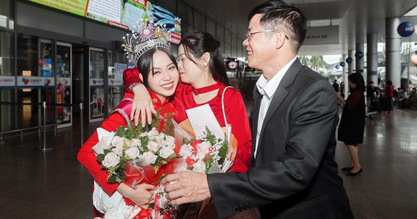 Hoa hậu Thanh Thủy trở về Đà Nẵng trong vòng tay gia đình sau hơn 1 tháng đăng quang